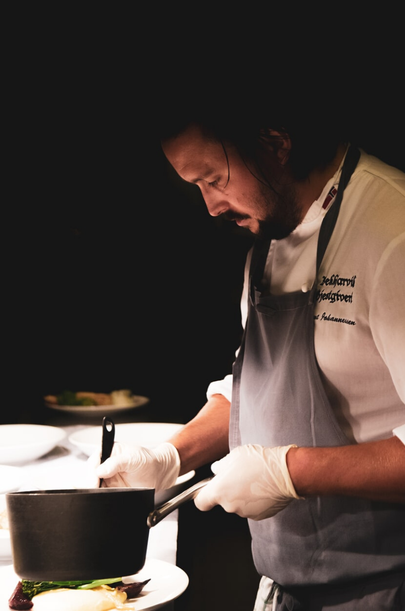 Head to head: Traditional vs. modern cooking methods - CODE